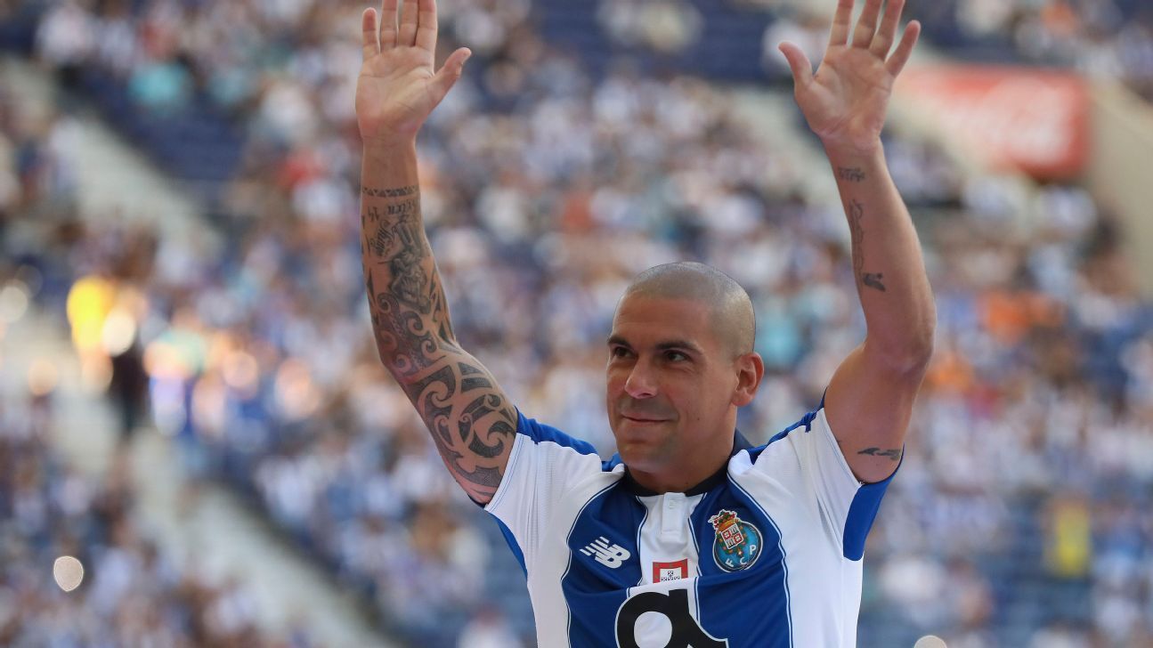 A los 36 años, Maxi Pereira volverá al fútbol en Peñarol - ESPN