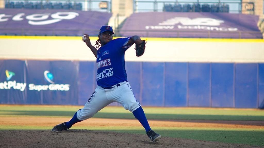 Pitcher dominicano Eduar López, de Caimanes de Barranquilla, no pudo ...