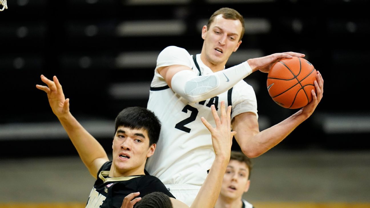 Iowa Hawkeyes lose Jack Nunge to season-ending knee injury - ESPN