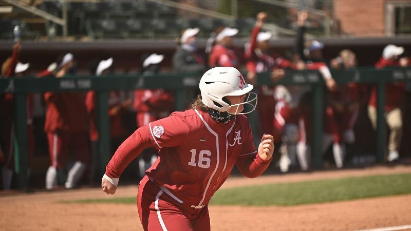 Bama's Hemphill surpasses milestone in win over Auburn