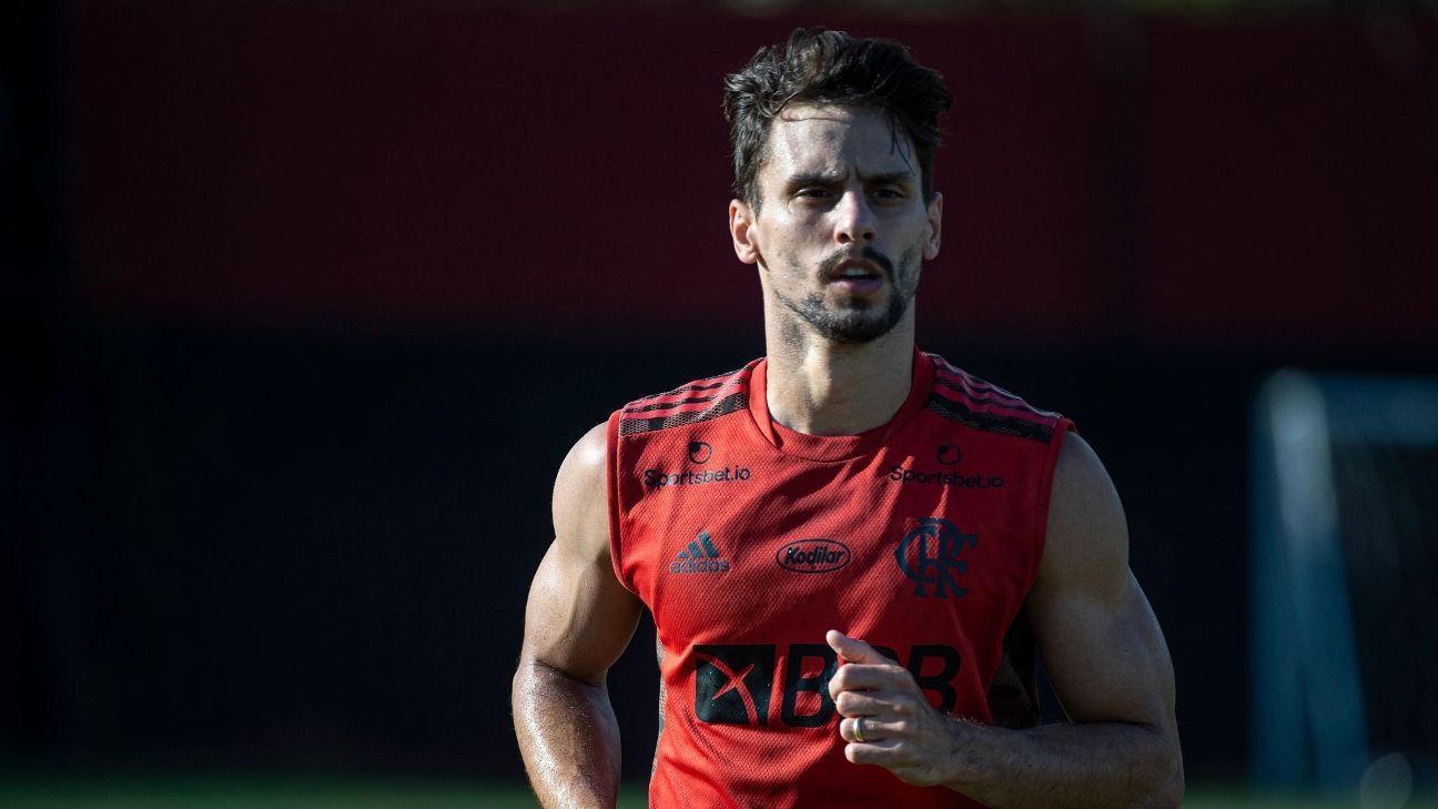 Rodrigo Caio faz lavagem no joelho direito e gera preocupação no ...