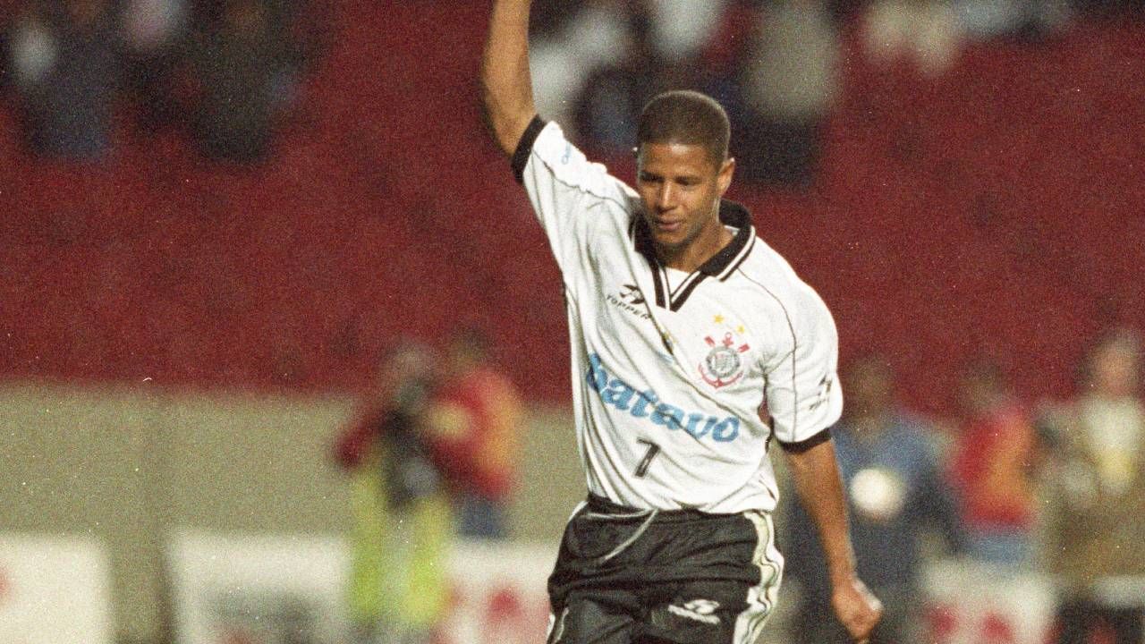 Corinthians fez 14 gols de falta em 10 anos; Marcelinho fez 13 em uma ...
