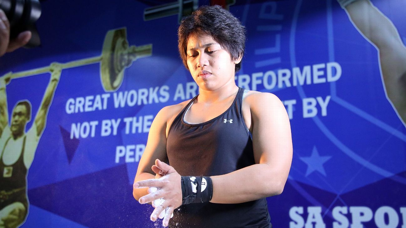 Hidilyn Diaz admits to being nervous before first lift at AWC