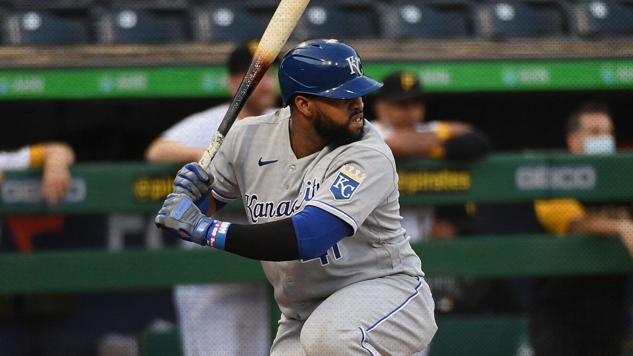 Mariners adquieren al inicialista dominicano Carlos Santana de Royals ...