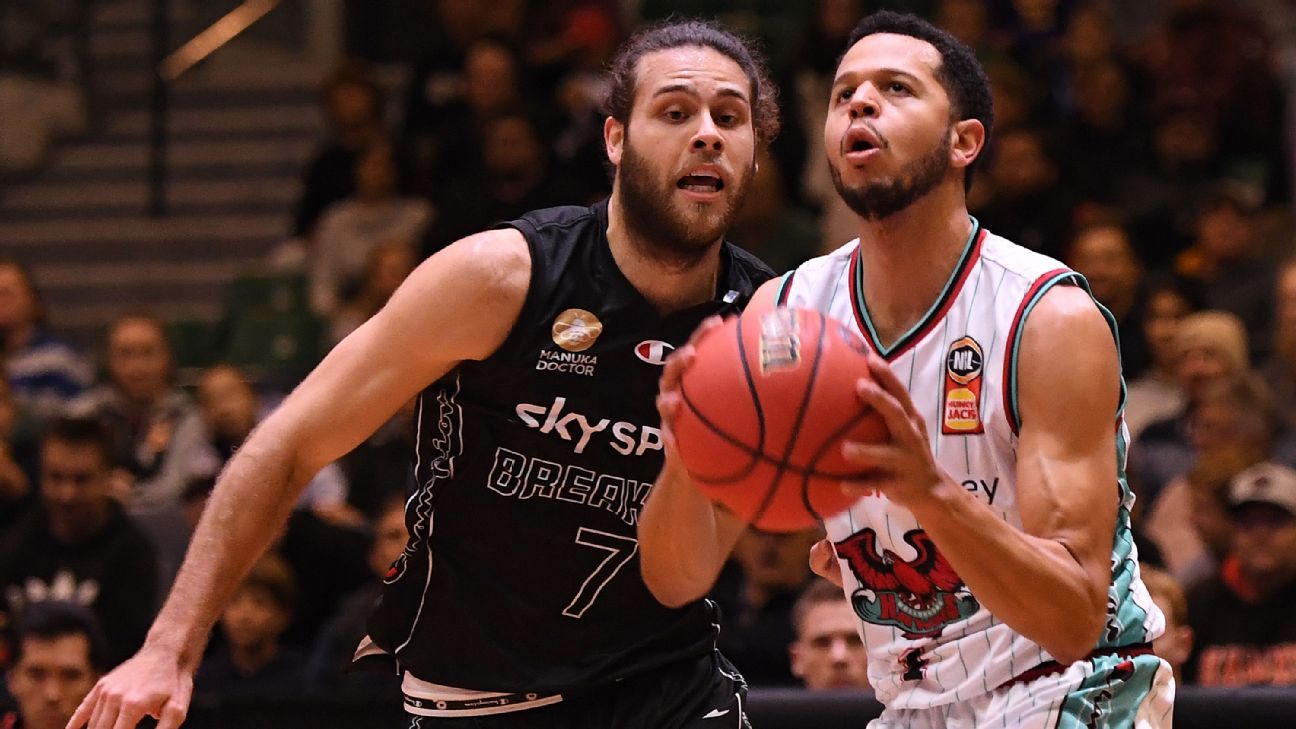 NBL Tyler Harvey stars as Illawarra Hawks outlast New Zealand Breakers ...