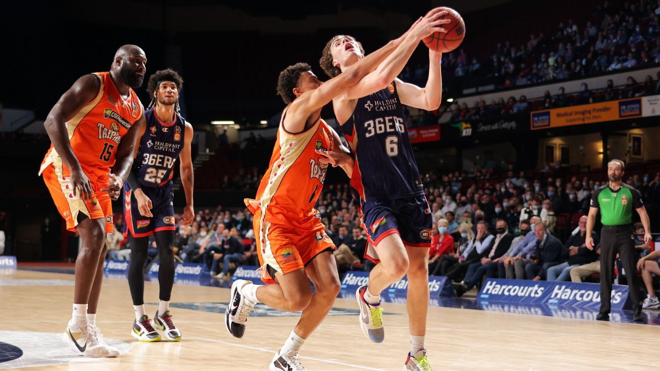 Adelaide 36ers trounce Taipans to keep NBL finals hopes alive - ESPN