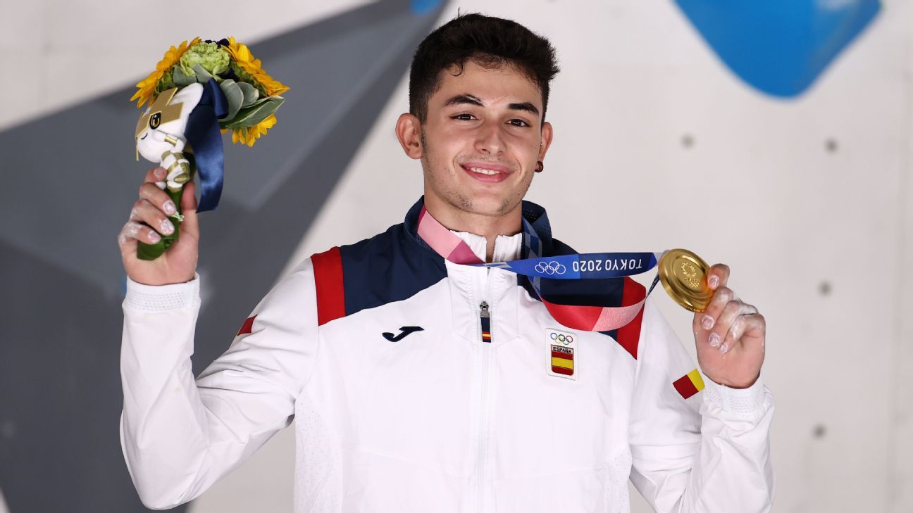 Spain's Alberto Gines Lopez, 18, wins first Olympic climbing gold - ESPN