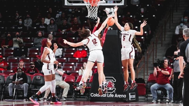 Gamecocks record season-high 13 blocks in blowout win