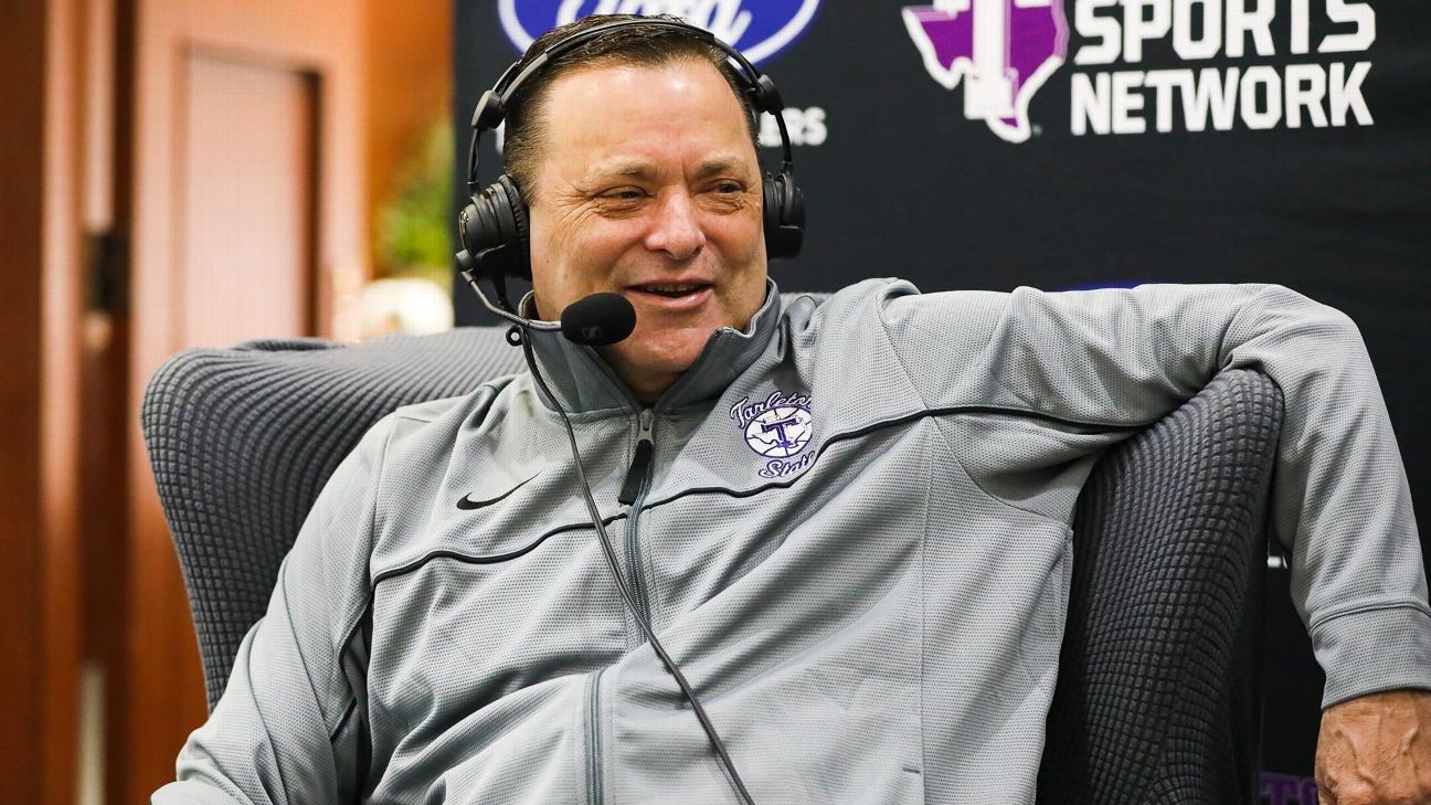 Former Kentucky men's basketball coach Billy Gillispie is at Tarleton ...