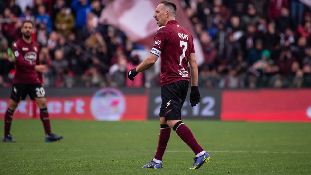 Franck Ribéry, capitán del Salernitana, sufre un accidente de coche - ESPN