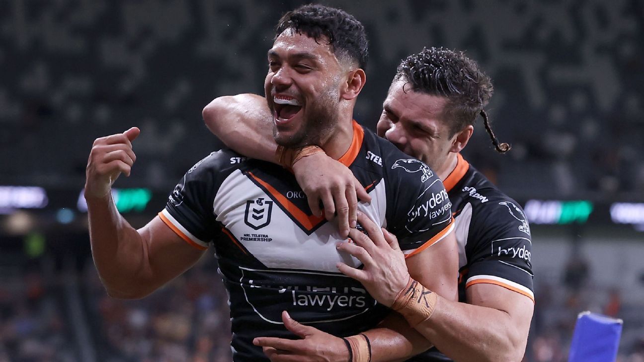 Nofoaluma back for under-siege Tigers, Warriors consider changes - ESPN