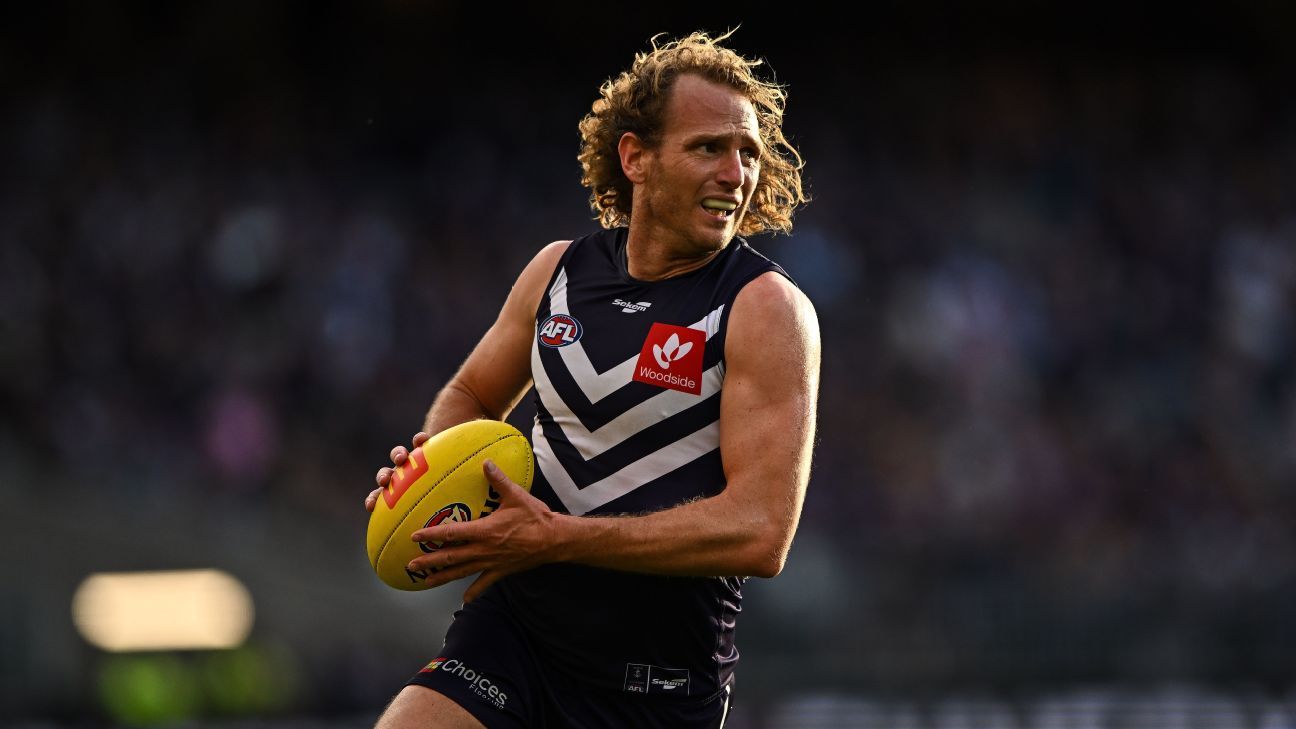 'Mundy Four Hundy' AFL train gathers steam ahead of David Mundy ...