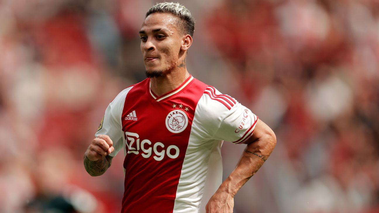 Técnico do Ajax diz que foi claro com Antony, especulado no Manchester United, em conversa ...