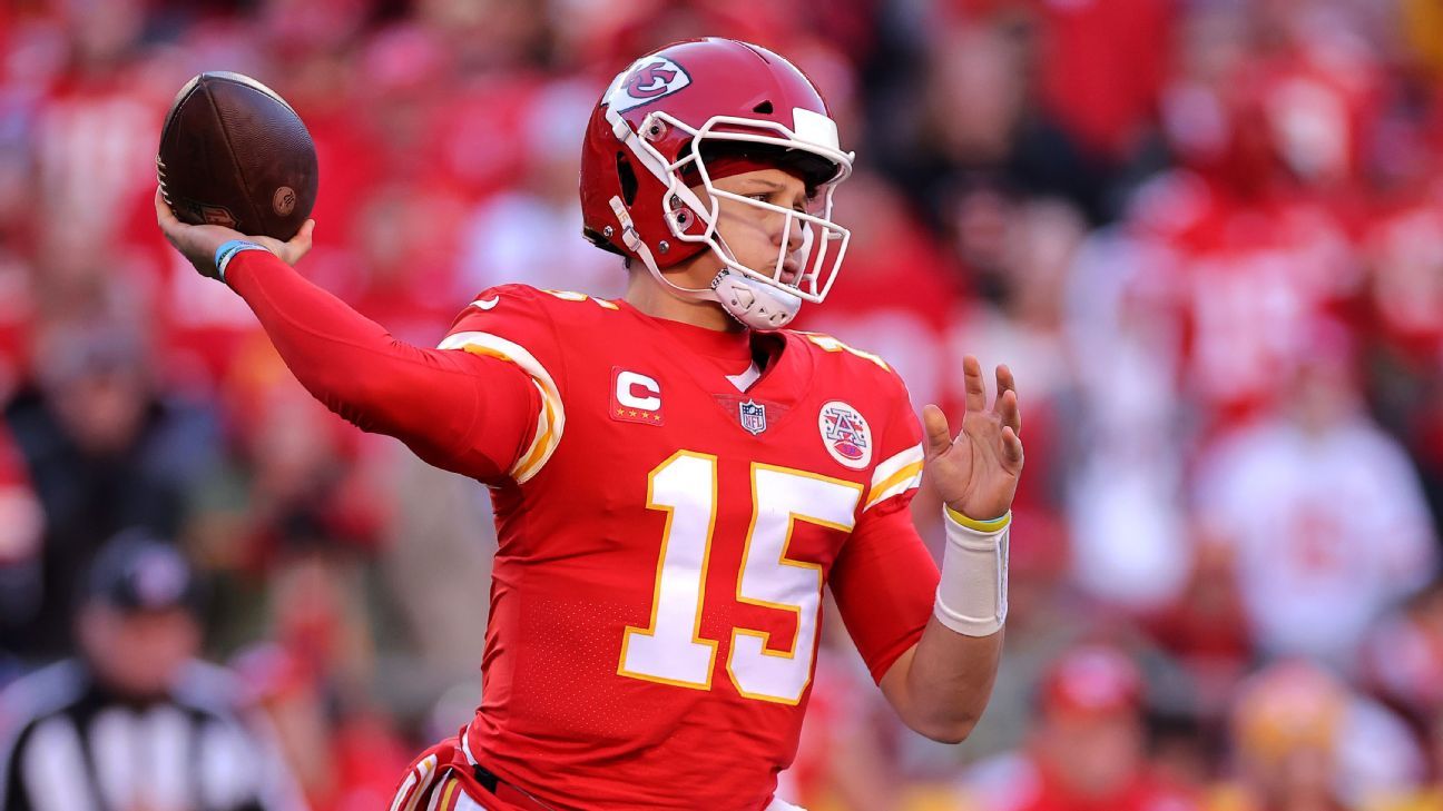 Patrick Mahomes' sidearm pass gets Chiefs on the board against Chargers ...