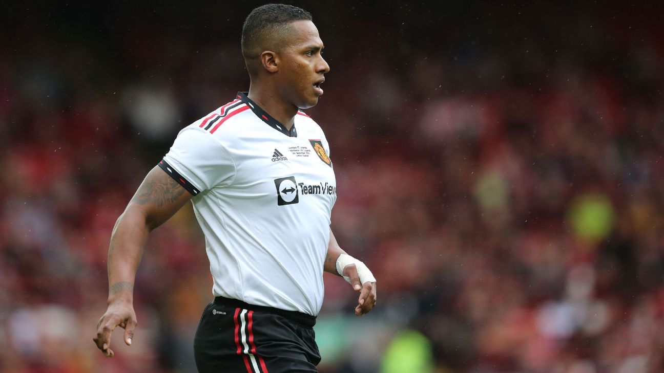Antonio Valencia jugó con las leyendas del Manchester United - ESPN