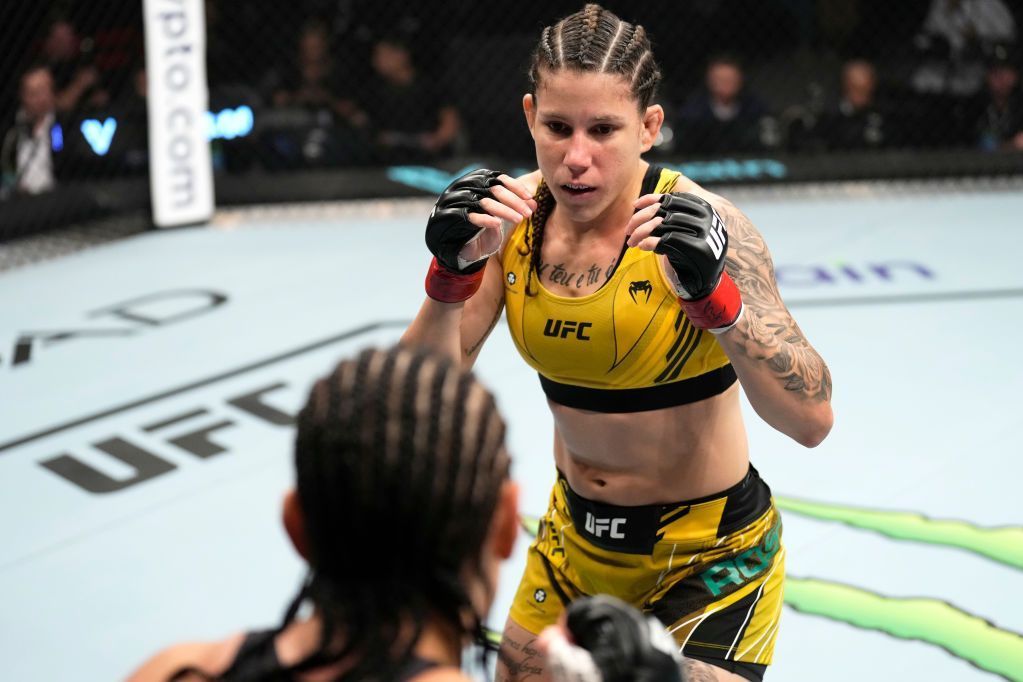 Karol Rosa Abre O Ufc 280 Com Vitória Mesmo Após Joelhada Ilegal Em
