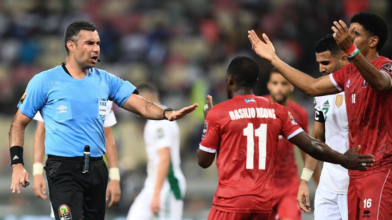 Mario Escobar Toca: El cuarto árbitro guatemalteco en la historia de ...