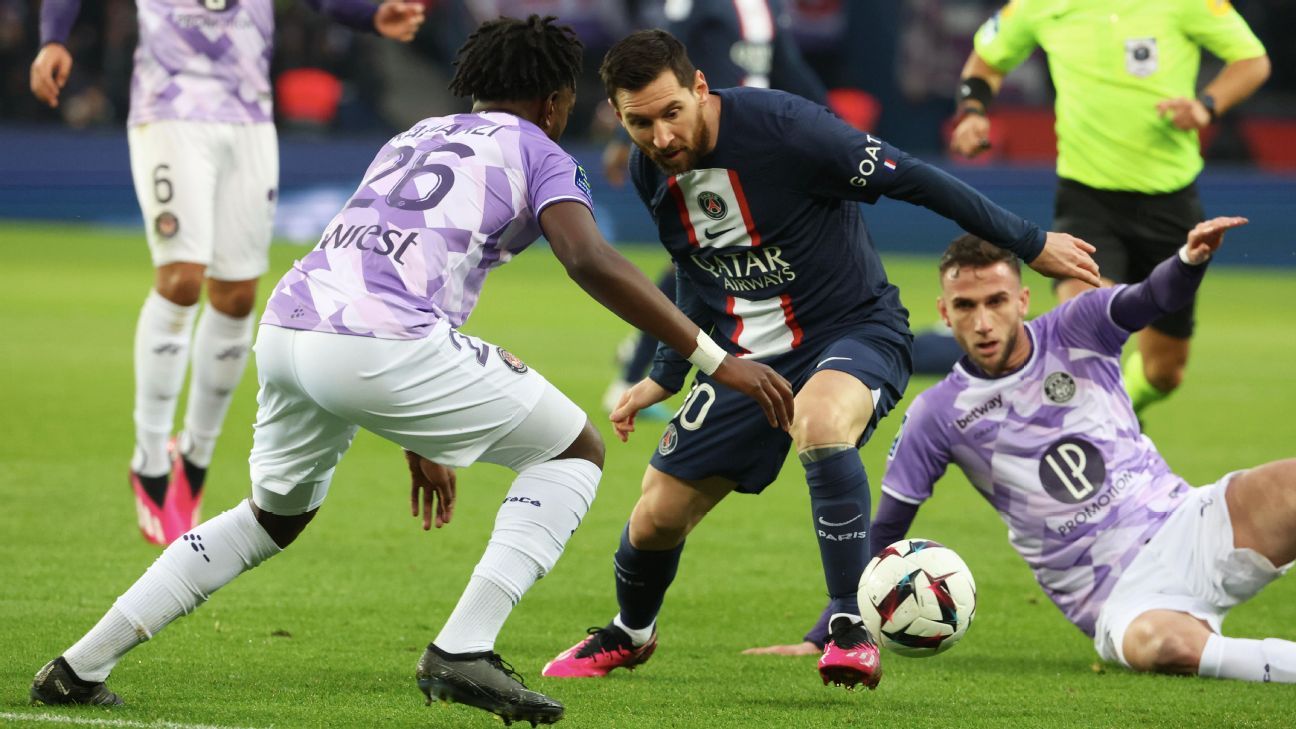 Messi's surreal calm amidst chaos lifts PSG: Moment of the Weekend - ESPN