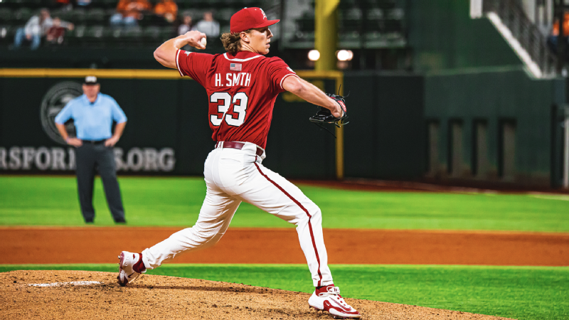 Smith, Diggs deliver No. 8 Hogs' win vs. Longhorns