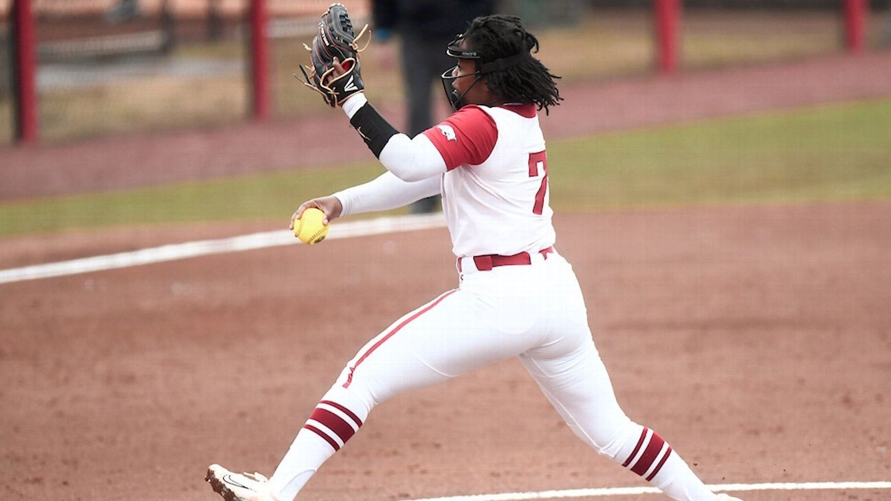 No. 8 Arkansas' Delce masters Drake from the circle