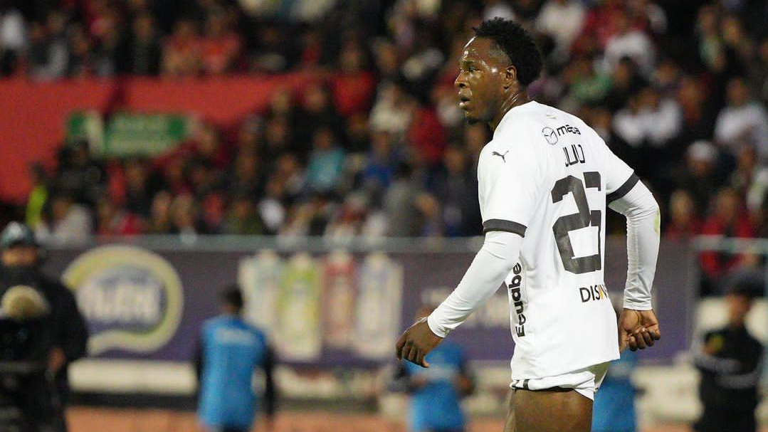 Johan Julio sufrió una lesión y estará fuera de las canchas hasta fines ...