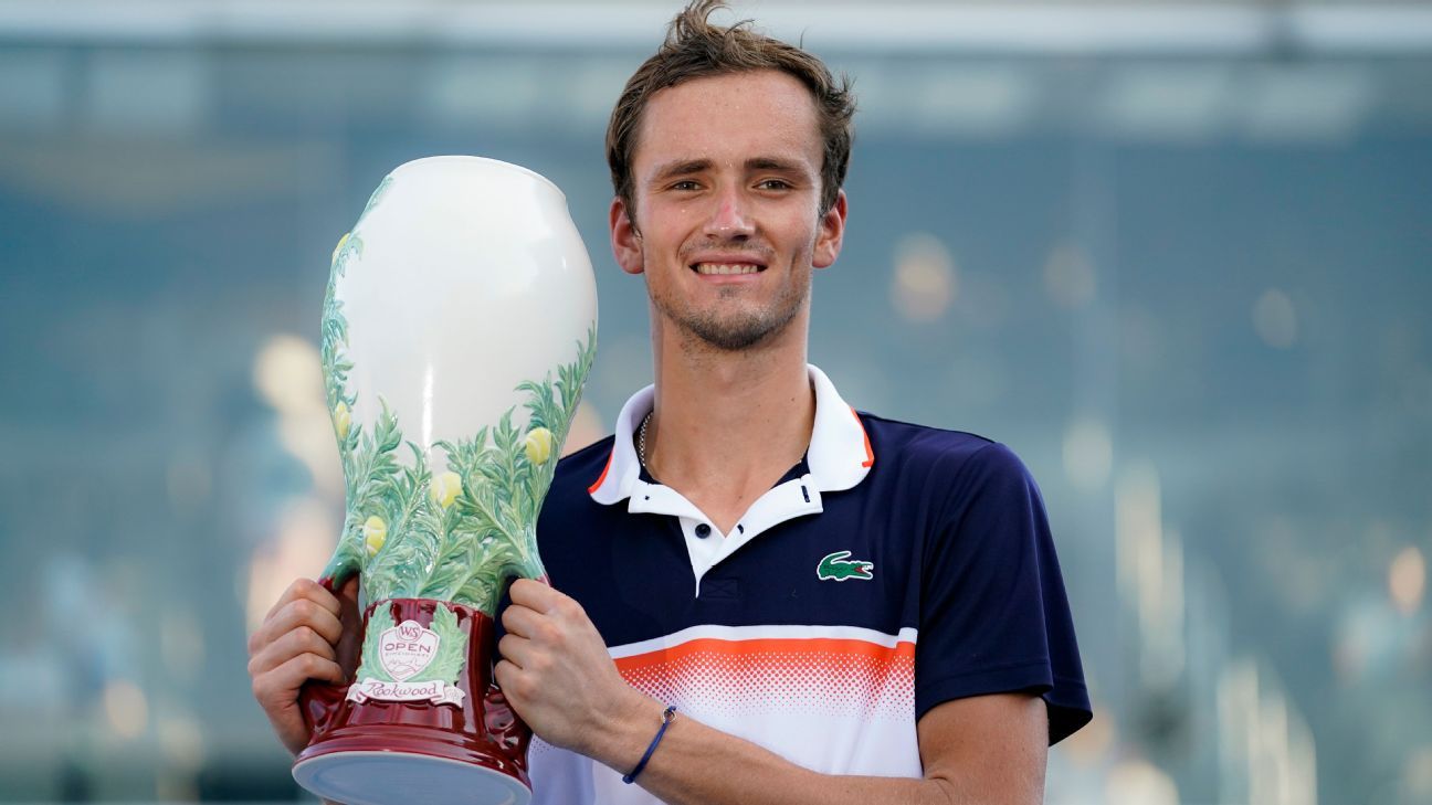El peculiar uso que Medvedev le da al trofeo de Cincinnati - ESPN