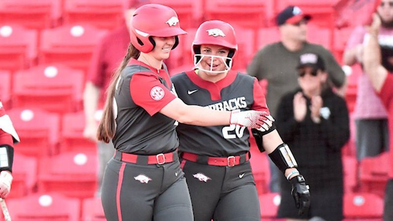 Arkansas breaks open close game with six-run sixth