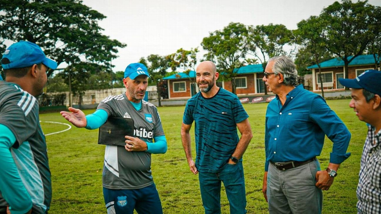 Félix Sánchez Bas visitó Emelec y conversó con varios seleccionados - ESPN