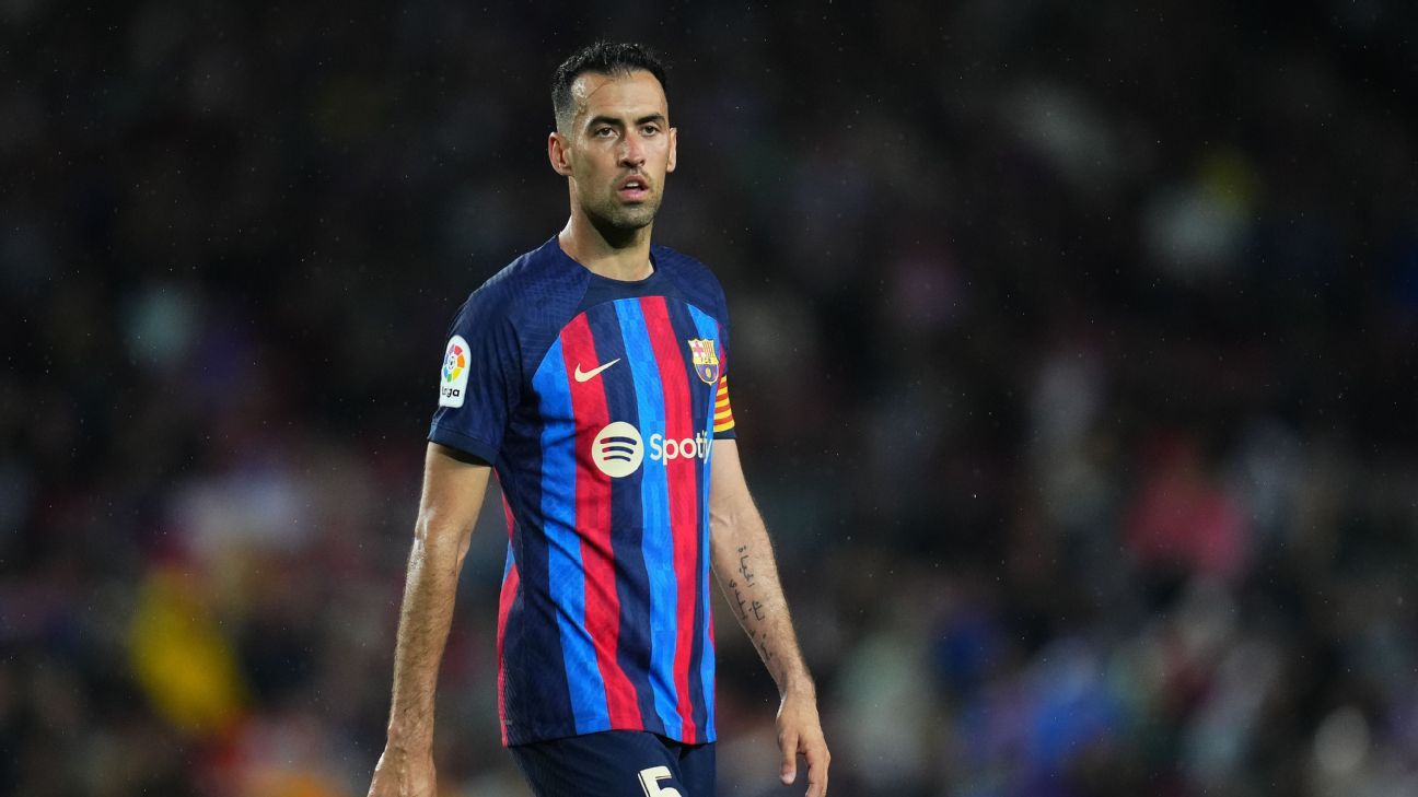Clubicoon Busquets verlaat Barcelona na achttien seizoenen - ESPN