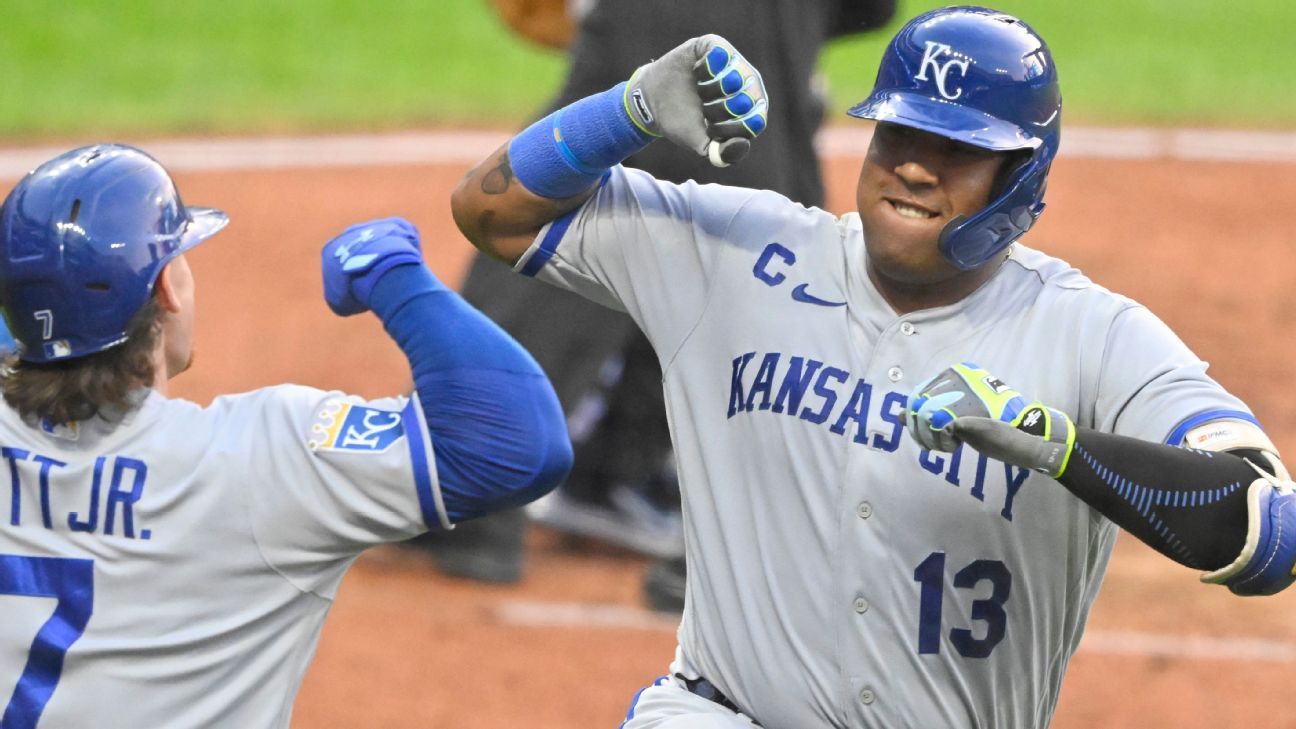 Salvador Perez hits 200th homer as a catcher in Royals' win - ESPN