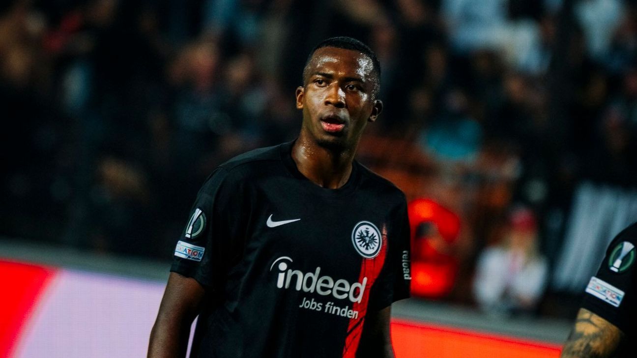 William Pacho fue estelar en la derrota del Frankfurt contra PAOK en la ...