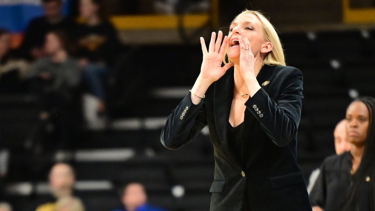 Florida State coach Brooke Wyckoff has breast cancer mass removed - ESPN