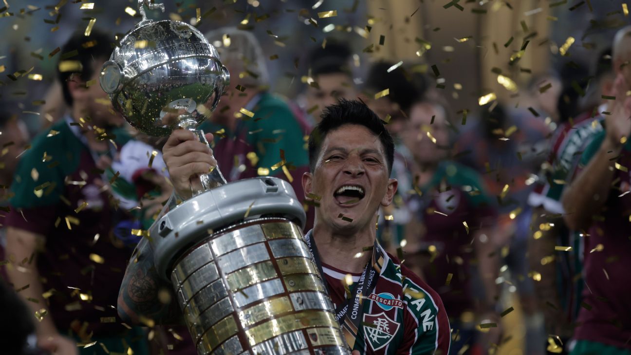 Campeão Da Libertadores Cano Dorme Com A Taça Do Fluminense Espn