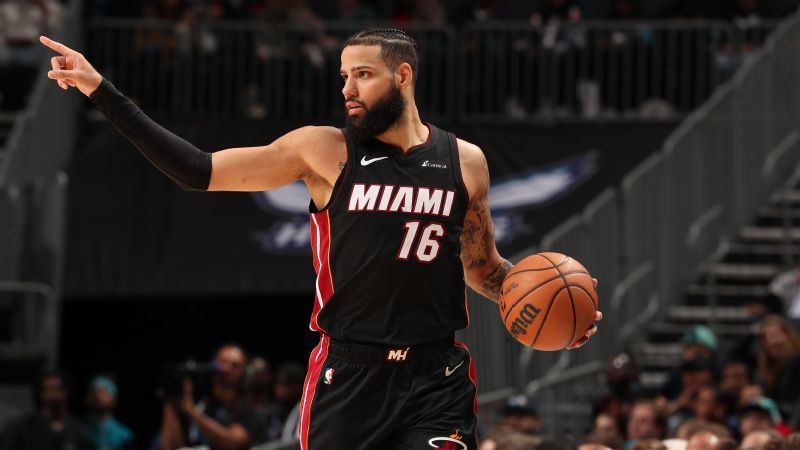 Caleb Martin pacta con 76ers como posible titular, según fuentes - ESPN