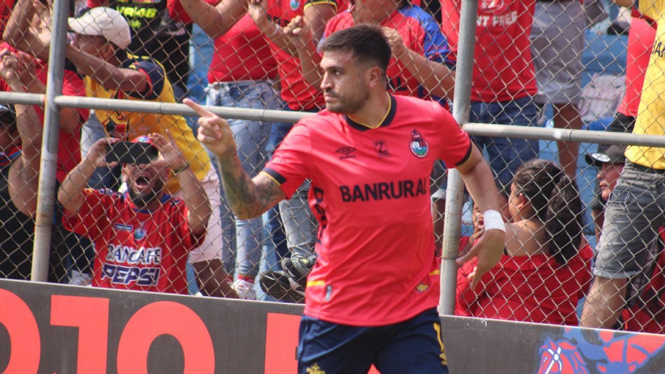 ¡Municipal a la final! Los Rojos golean a Comunicaciones en el Clásico ...