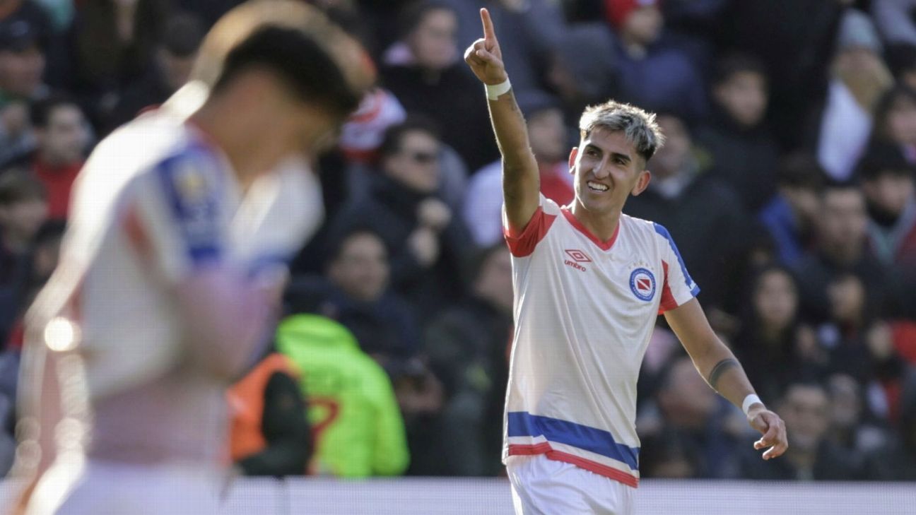 Golazo de Lescano, para darle la victoria a Argentinos sobre River - ESPN