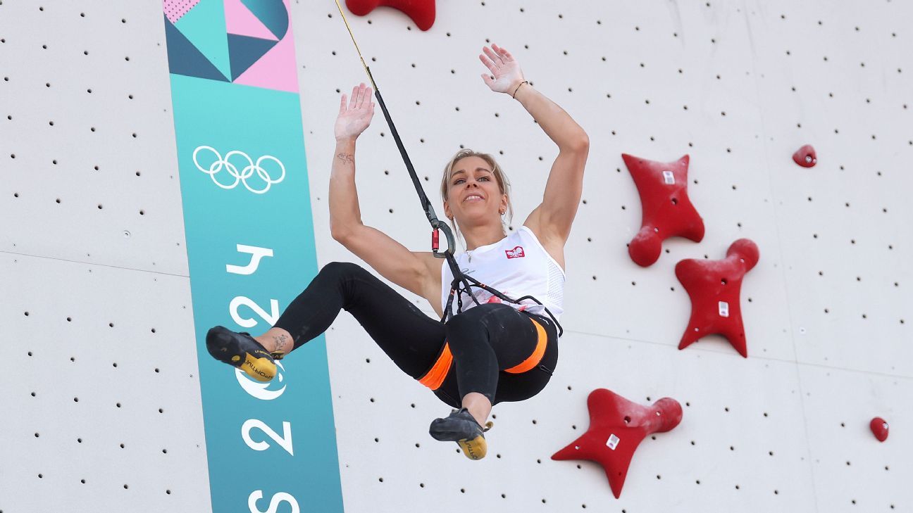 Aleksandra Miroslaw twice breaks sport climbing world record at Olympics - ESPN