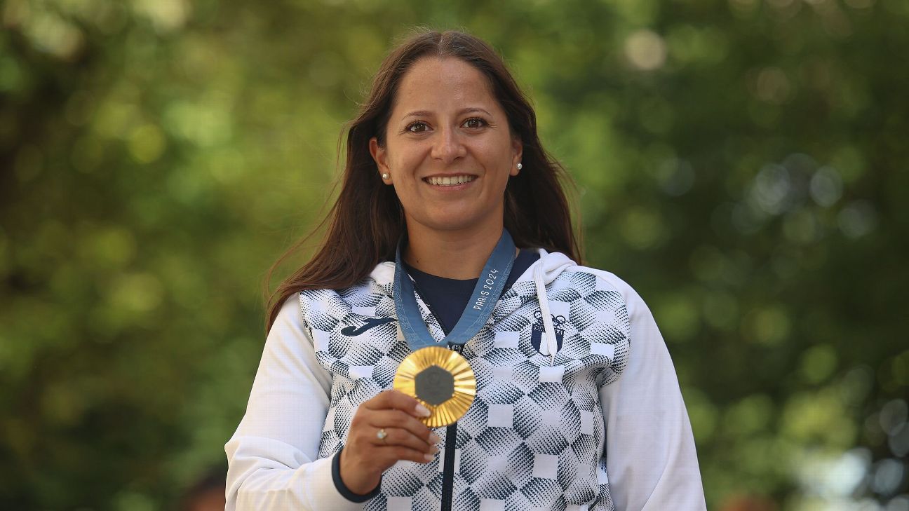 De París al Vaticano: Adriana Ruano presenta su medalla de oro al Papa ...