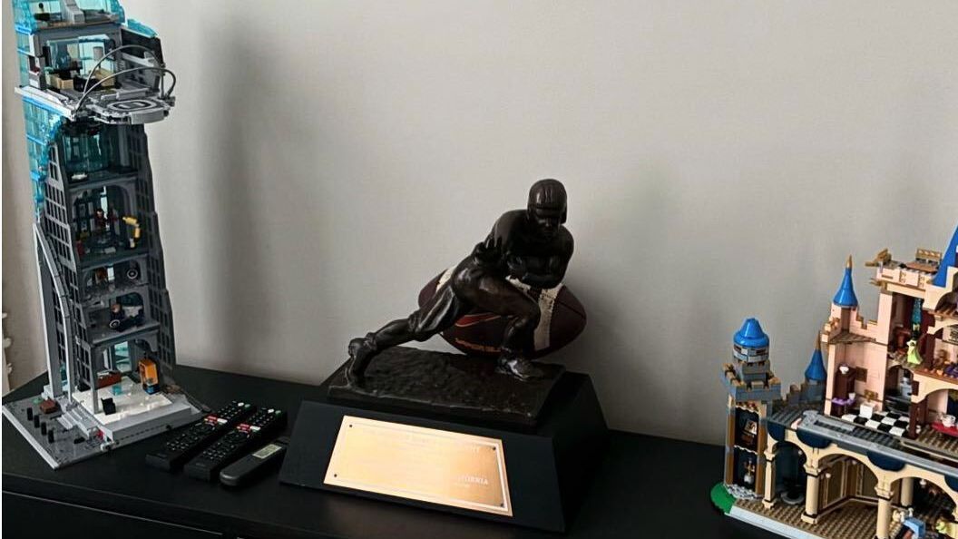 Bears' Caleb Williams puts Heisman trophy between Lego sets - ESPN