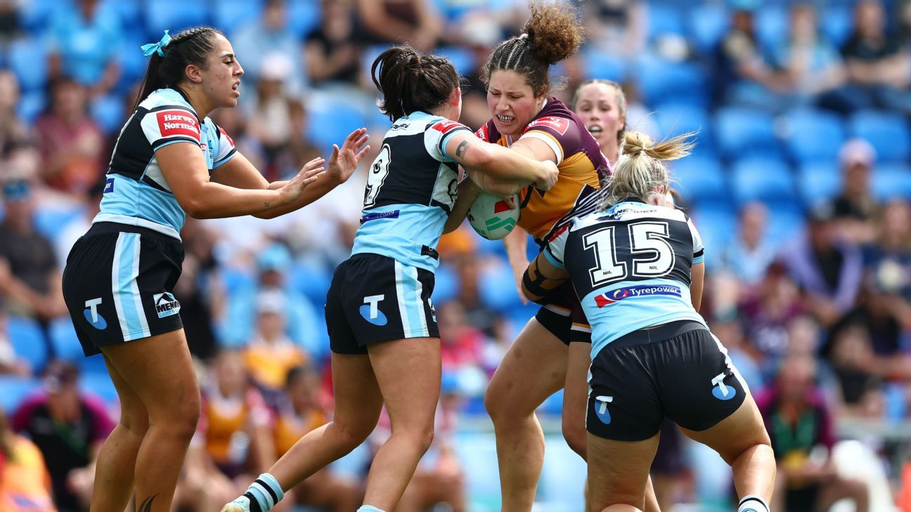 Lenarduzzi breaks Sharks' hearts, Knights belt Titans - ESPN