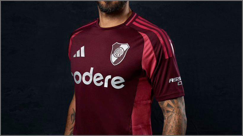 Con un exjugador como modelo, River estrena camiseta en el duelo de ...
