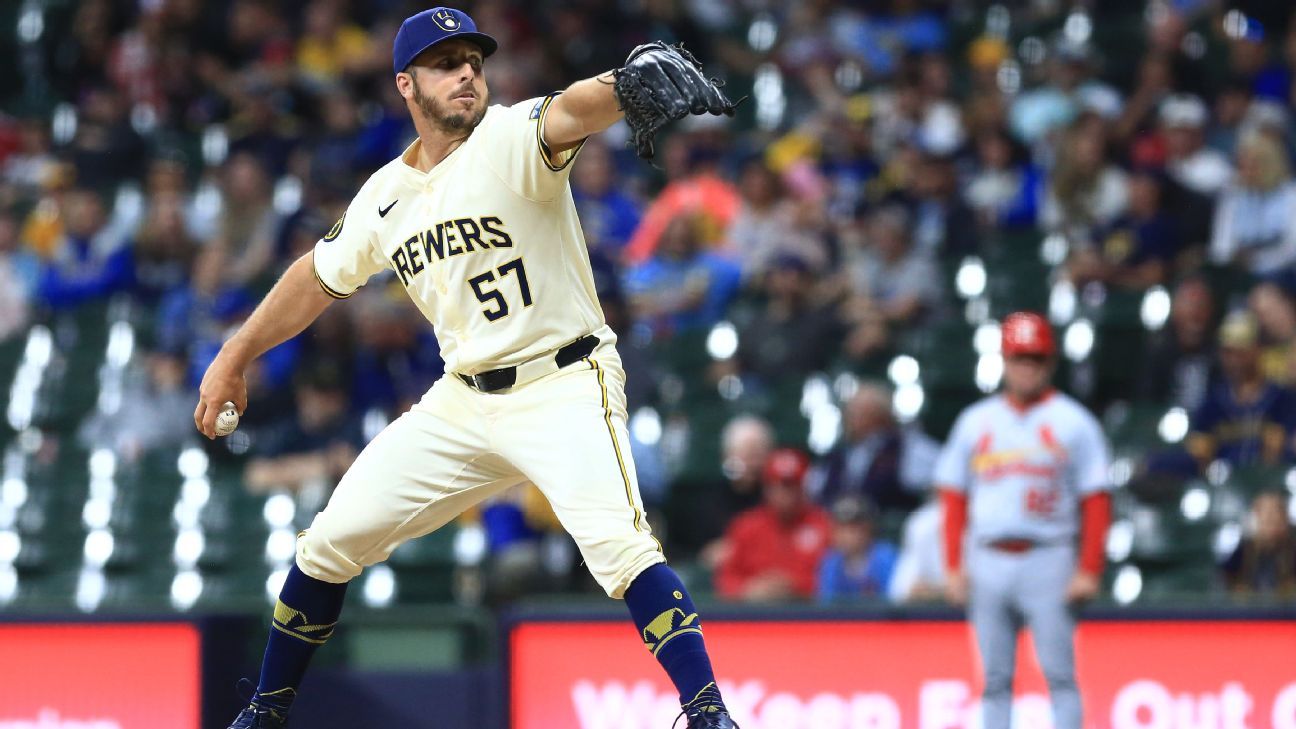 Brewers call up reliever Kevin Herget, DFA Enoli Paredes - ESPN