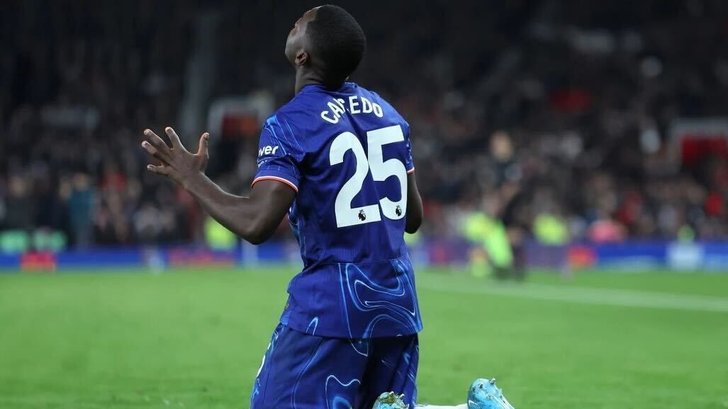 Enzo Maresca puso a Moisés Caicedo en la misma mesa de Declan Rice y ...