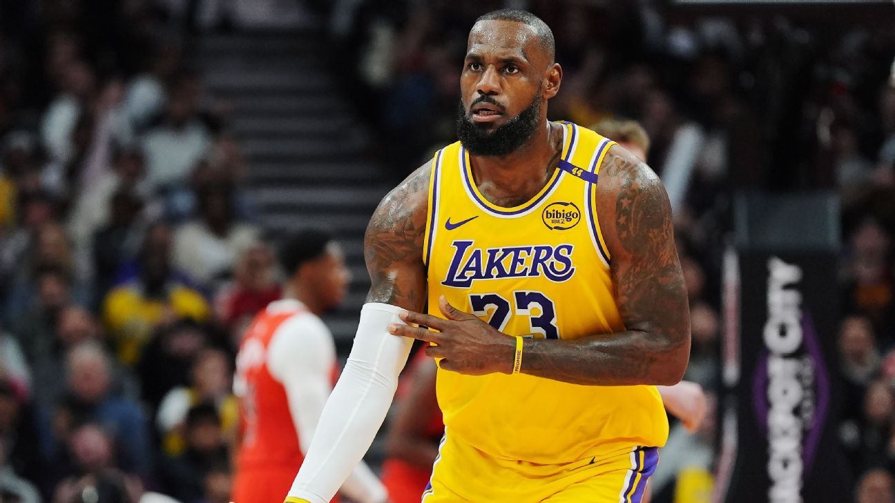 Record voor LeBron James: Vierde triple-double op rij - ESPN