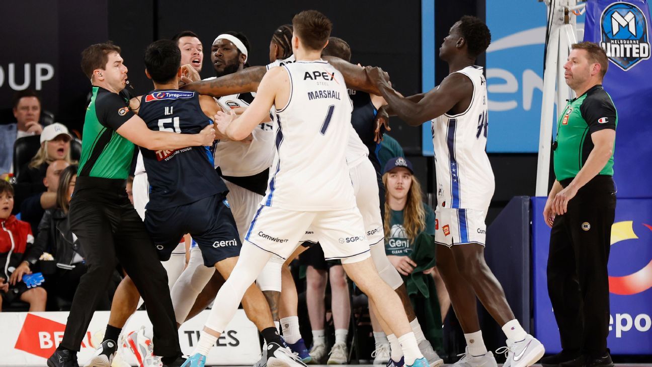 36ers Harrell, Davis charged after NBL fan scuffle - ESPN