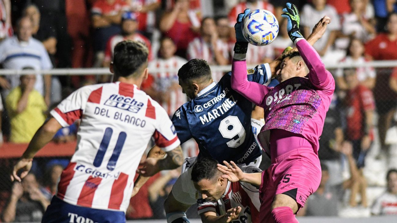 Maravilla Martínez siempre está: convirtió para Racing frente a Unión ...