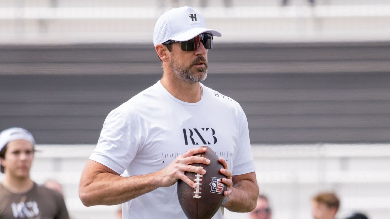 Aaron Rodgers, QB agente libre, visita a los Steelers; fuentes - ESPN
