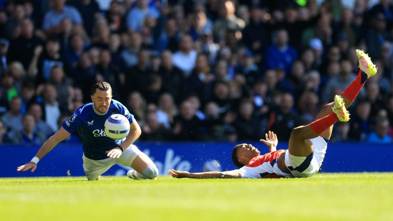 The VAR Review: Why Everton's penalty vs. Arsenal wasn't overturned - ESPN