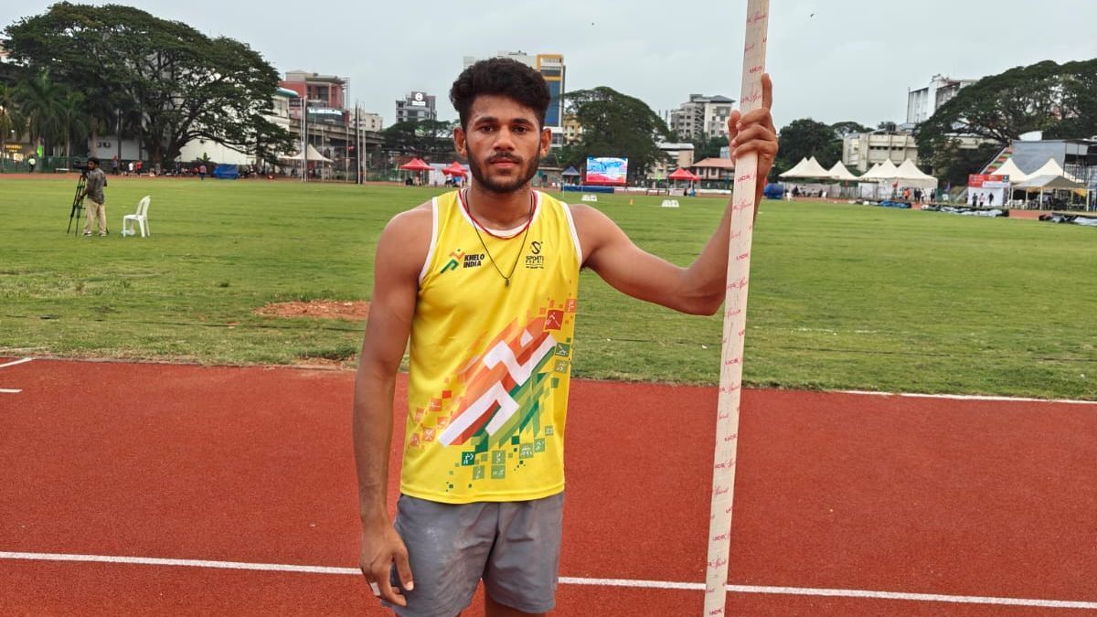 Dev Meena vaults high with national record, but pole buckles under ...