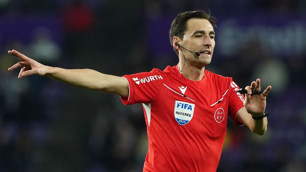 Scheidsrechter Spaanse bekerfinale barst in tranen uit na kritiek Real ...